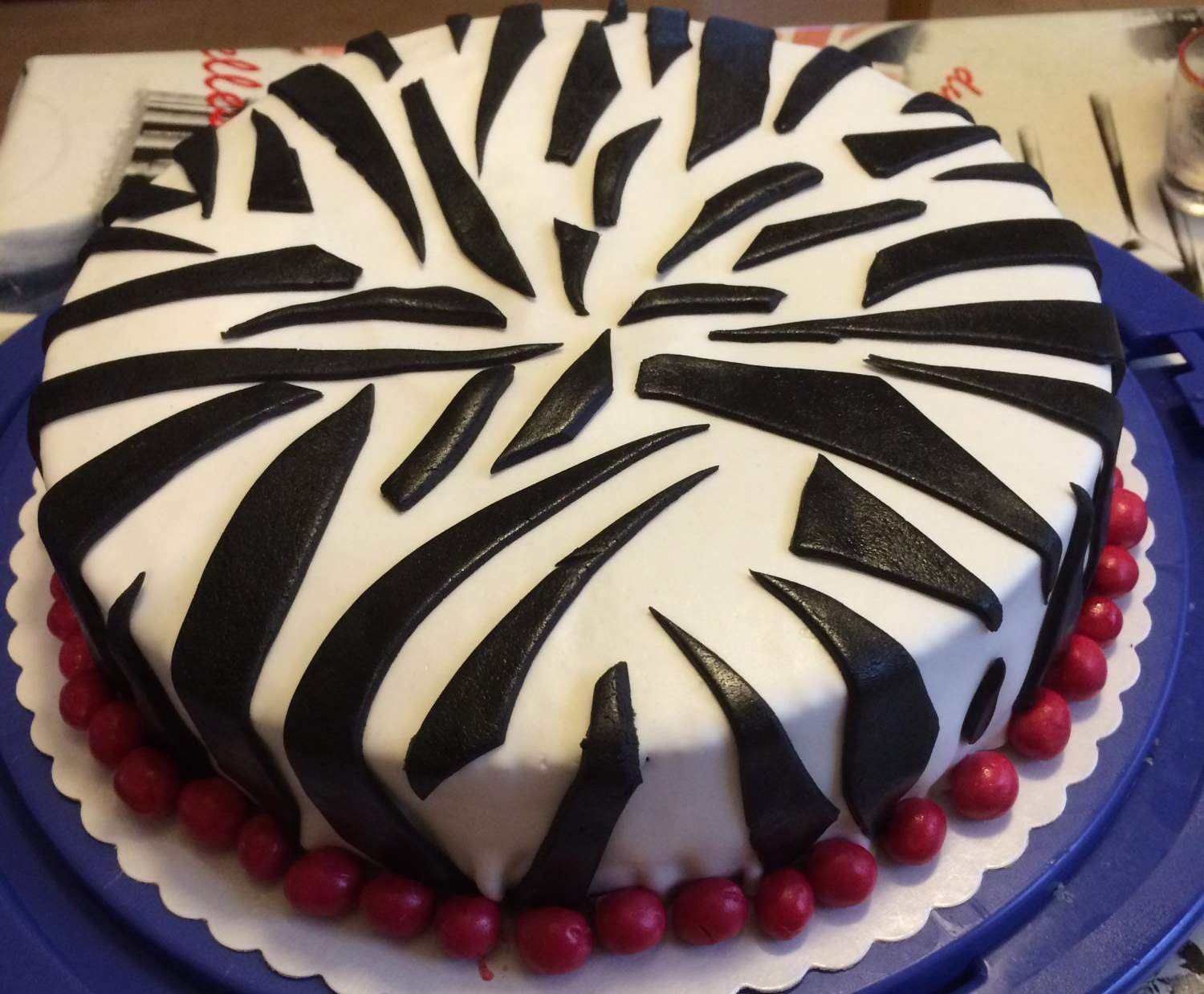 Zebratorte mit Deko Fondant by Danja2603 on www.rezeptwelt.de